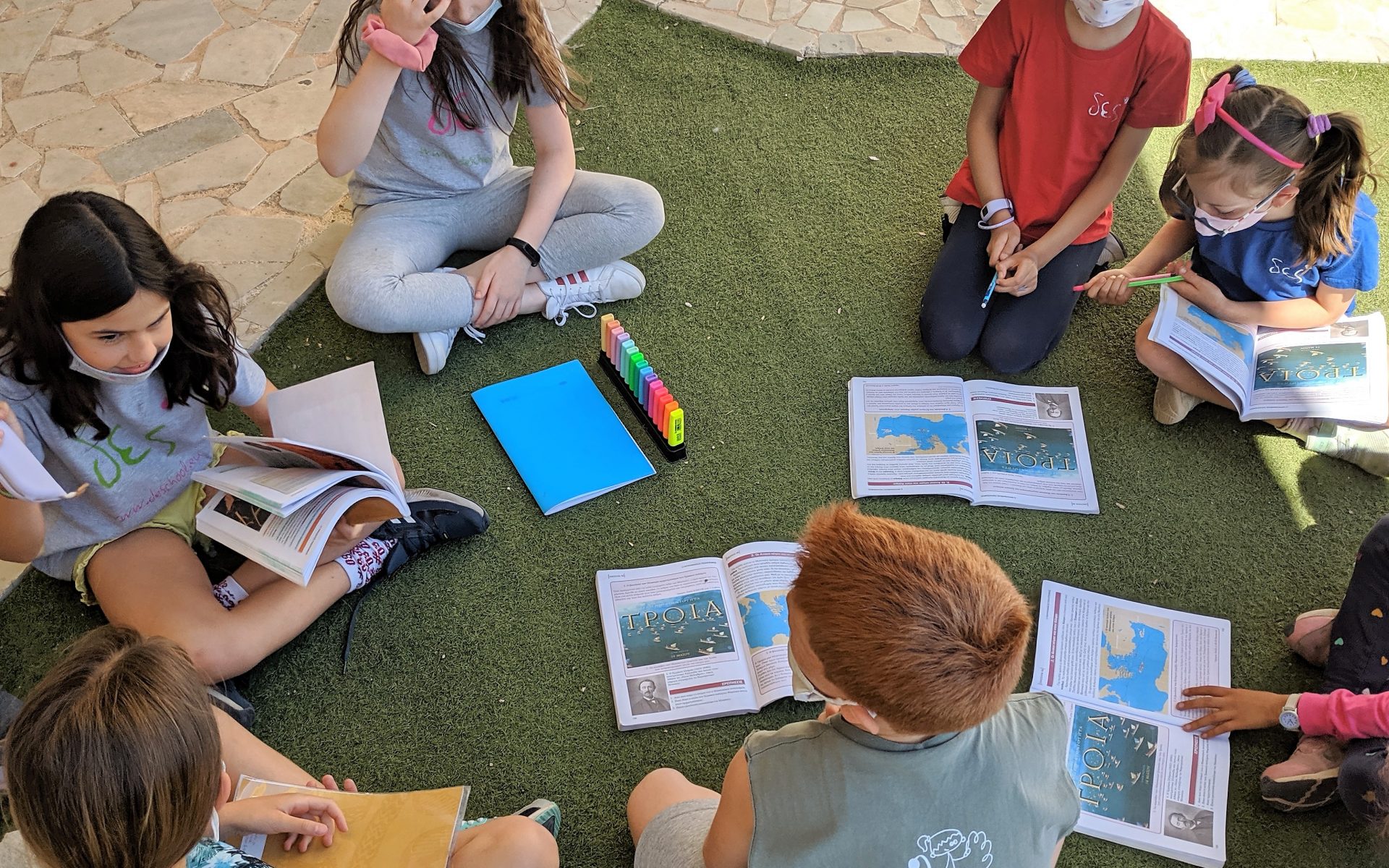 At DES, children learn... how to learn • Des